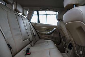 Black BMW 318 2014 in Kaunas, with an engine capacity of 2.00 L and mileage of 286 thousand km for 7490 €, photo 11 on AUTOMOTO.COM.LV