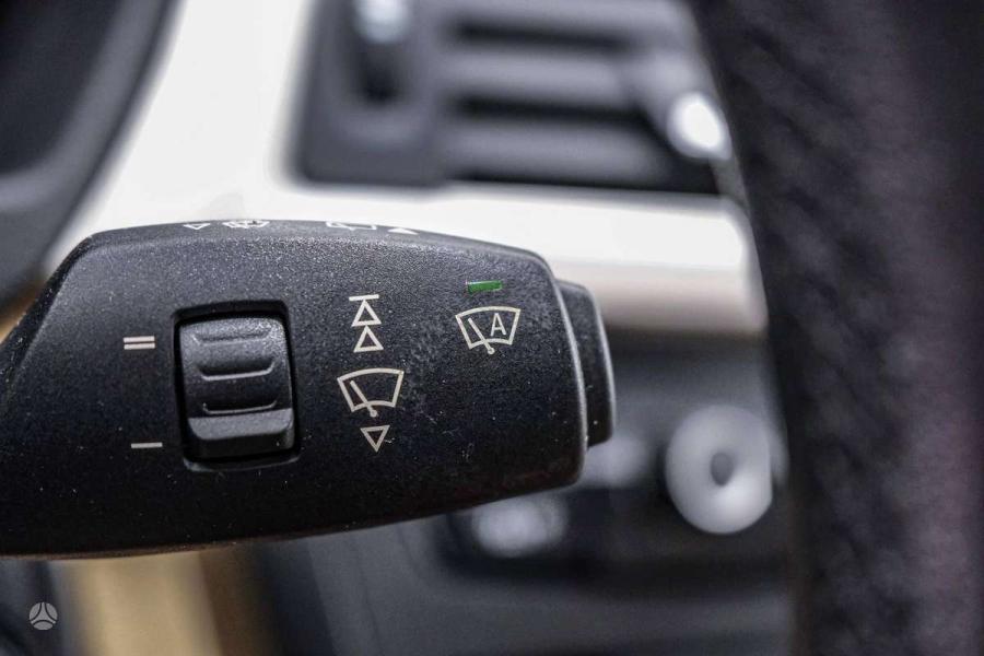 Black BMW 318 2014 in Kaunas, with an engine capacity of 2.00 L and mileage of 286 thousand km for 7490 €, photo 18 on AUTOMOTO.COM.LV