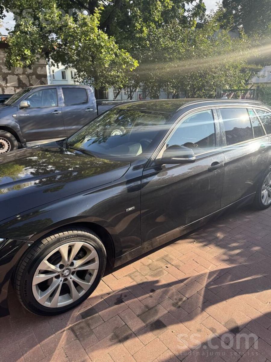 Black BMW 318 2014 in Riga, with an engine capacity of 2.00 L and mileage of 266 thousand km for 8995 €, photo 3 on AUTOMOTO.COM.LV