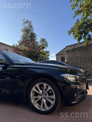 Black BMW 318 2014 in Riga, with an engine capacity of 2.00 L and mileage of 266 thousand km for 8995 €, photo 5 on AUTOMOTO.COM.LV