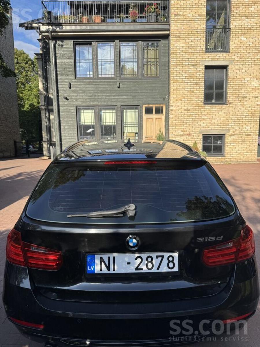 Black BMW 318 2014 in Riga, with an engine capacity of 2.00 L and mileage of 266 thousand km for 8995 €, photo 7 on AUTOMOTO.COM.LV