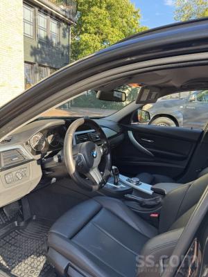 Black BMW 318 2014 in Riga, with an engine capacity of 2.00 L and mileage of 266 thousand km for 8995 €, photo 11 on AUTOMOTO.COM.LV