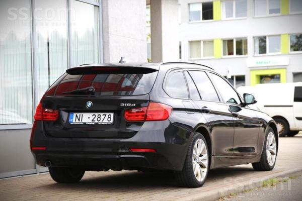BMW 318 2014 in Riga on AUTOMOTO.COM.LV Black BMW 318 2014 in Riga, with an engine capacity of 2.00 L and mileage of 266 thousand km for 7495 €, photo 7 on AUTOMOTO.COM.LV