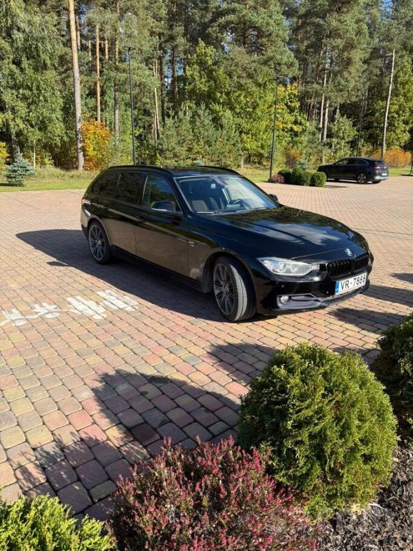 Black BMW 318 2014 in Riga, with an engine capacity of 2.00 L and mileage of 337 thousand km for 6800 €, photo 3 on AUTOMOTO.COM.LV