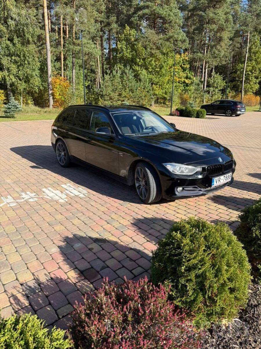 Black BMW 318 2014 in Riga, with an engine capacity of 2.00 L and mileage of 337 thousand km for 6800 €, photo 3 on AUTOMOTO.COM.LV