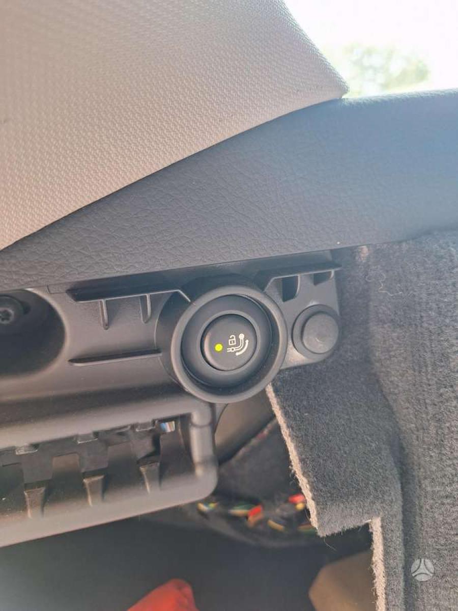 Black BMW 318 2015 in Vilnius, with an engine capacity of 2.00 L and mileage of 245 thousand km for 7800 €, photo 27 on AUTOMOTO.COM.LV