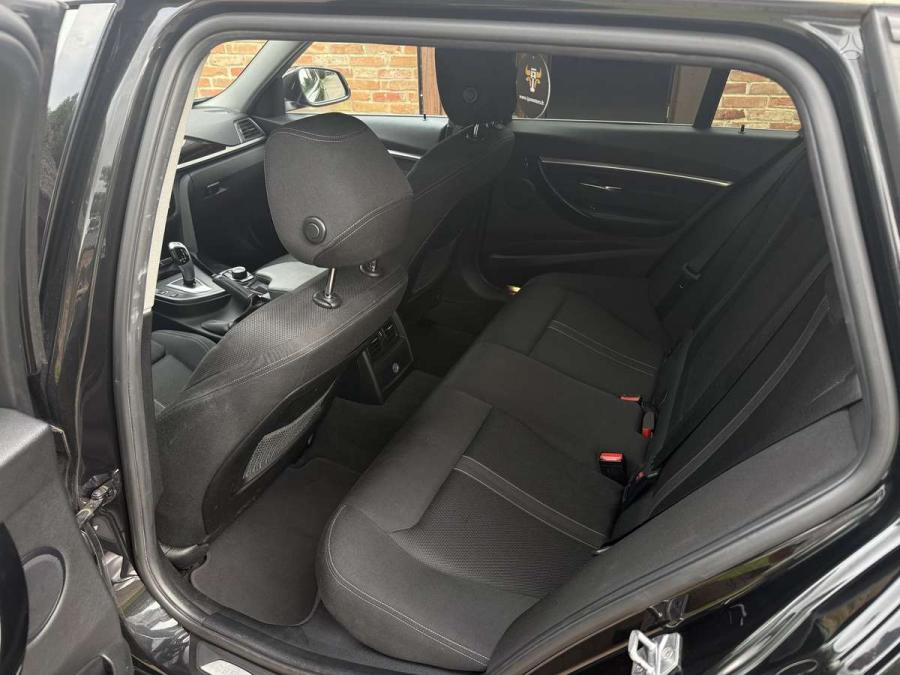 Black BMW 318 2015 in Vilnius, with an engine capacity of 2.00 L and mileage of 297 thousand km for 9900 €, photo 10 on AUTOMOTO.COM.LV