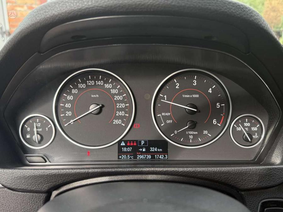 Black BMW 318 2015 in Vilnius, with an engine capacity of 2.00 L and mileage of 297 thousand km for 9900 €, photo 12 on AUTOMOTO.COM.LV