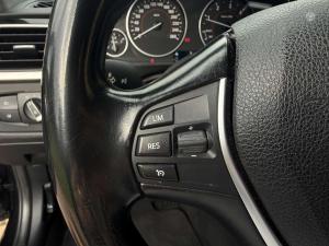 Black BMW 318 2015 in Vilnius, with an engine capacity of 2.00 L and mileage of 297 thousand km for 9900 €, photo 13 on AUTOMOTO.COM.LV