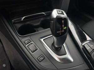 Black BMW 318 2015 in Vilnius, with an engine capacity of 2.00 L and mileage of 297 thousand km for 9900 €, photo 15 on AUTOMOTO.COM.LV