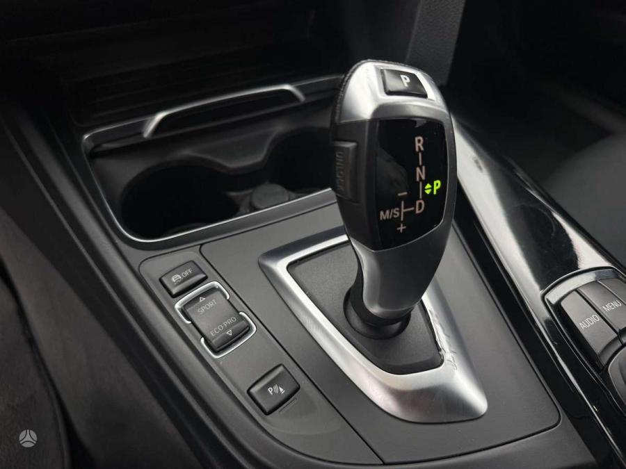 Black BMW 318 2015 in Vilnius, with an engine capacity of 2.00 L and mileage of 297 thousand km for 9900 €, photo 15 on AUTOMOTO.COM.LV