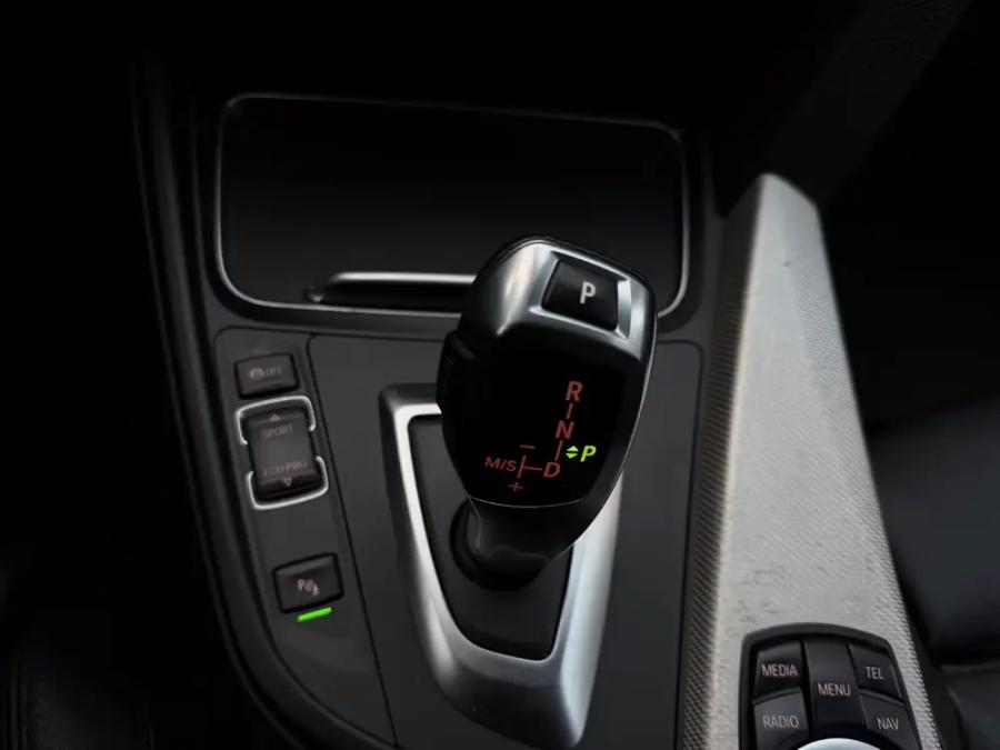 Melns BMW 318 2016 Rīga, ar dzinēja tilpumu 2.00 L un nobraukumu 274 tūkst. km par 12495 €, foto 18 vietnē AUTOMOTO.COM.LV