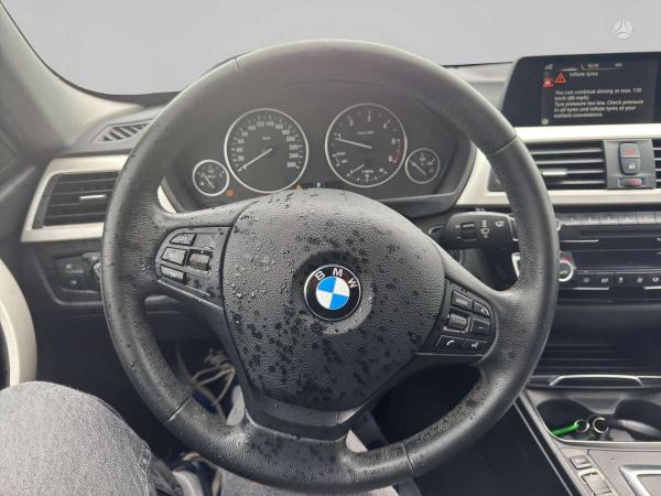 Black BMW 318 2016 in Kaunas, with an engine capacity of 2.00 L and mileage of 280 thousand km for 10790 €, photo 10 on AUTOMOTO.COM.LV