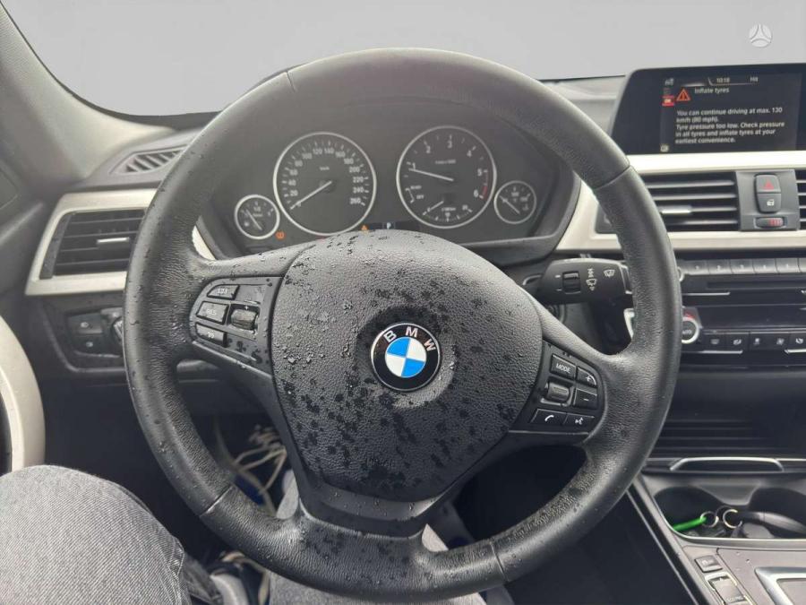 Black BMW 318 2016 in Kaunas, with an engine capacity of 2.00 L and mileage of 280 thousand km for 10790 €, photo 11 on AUTOMOTO.COM.LV