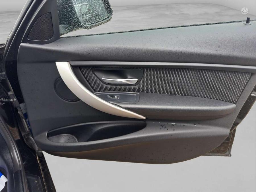 Black BMW 318 2016 in Kaunas, with an engine capacity of 2.00 L and mileage of 280 thousand km for 10790 €, photo 15 on AUTOMOTO.COM.LV