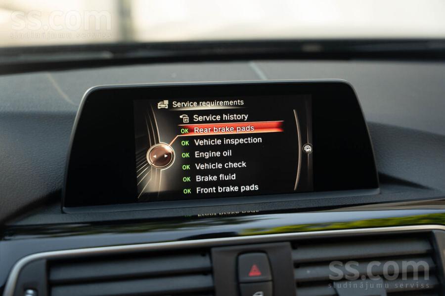 Black BMW 318 2017 in Riga, with an engine capacity of 2.00 L and mileage of 213 thousand km for 10990 €, photo 18 on AUTOMOTO.COM.LV