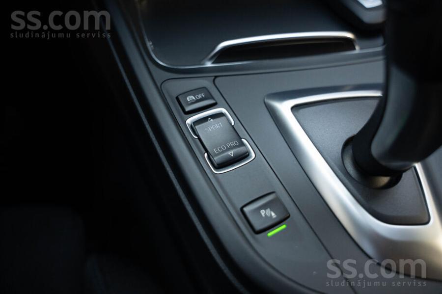 Black BMW 318 2017 in Riga, with an engine capacity of 2.00 L and mileage of 213 thousand km for 10990 €, photo 24 on AUTOMOTO.COM.LV