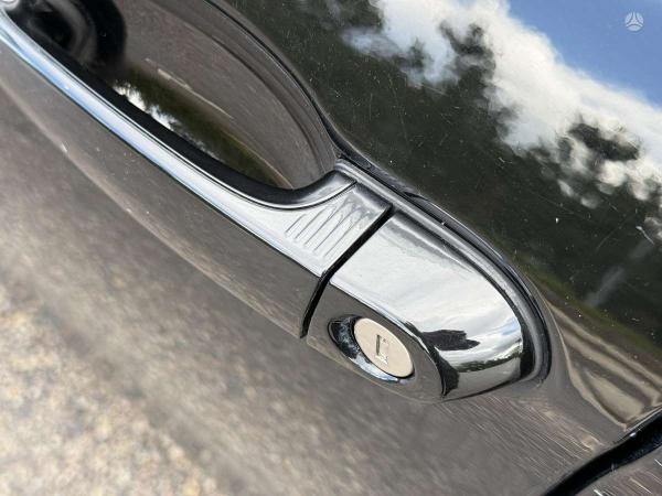 Black BMW 318 2018 in Vilnius, with an engine capacity of 2.00 L and mileage of 267 thousand km for 9900 €, photo 9 on AUTOMOTO.COM.LV