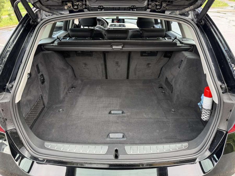 Black BMW 318 2018 in Vilnius, with an engine capacity of 2.00 L and mileage of 267 thousand km for 9900 €, photo 11 on AUTOMOTO.COM.LV