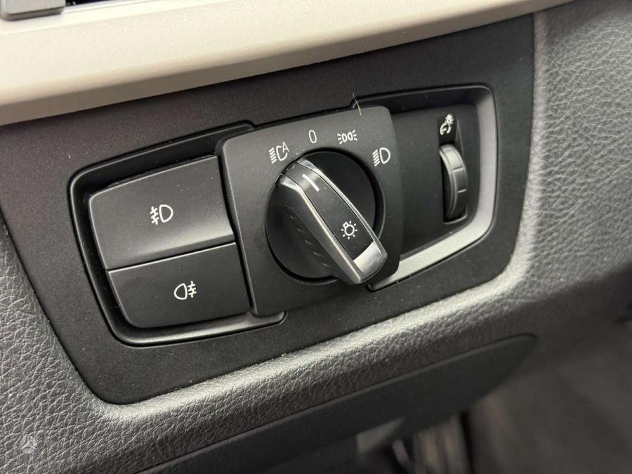 Black BMW 318 2018 in Vilnius, with an engine capacity of 2.00 L and mileage of 267 thousand km for 9900 €, photo 18 on AUTOMOTO.COM.LV