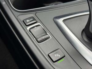 Black BMW 318 2018 in Vilnius, with an engine capacity of 2.00 L and mileage of 267 thousand km for 9900 €, photo 21 on AUTOMOTO.COM.LV