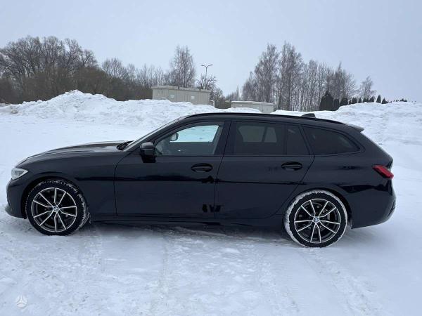 Black BMW 318 2019 in Taurage, with an engine capacity of 2.00 L and mileage of 309 thousand km for 14900 €, photo 6 on AUTOMOTO.COM.LV
