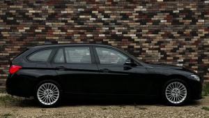 Black BMW 318 2019 in Riga, with an engine capacity of 2.00 L and mileage of 131 thousand km for 15400 €, photo 7 on AUTOMOTO.COM.LV