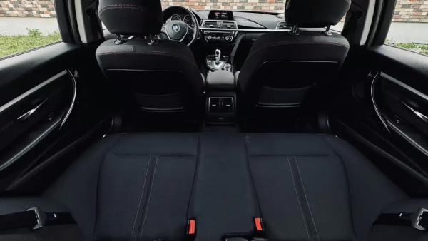 Black BMW 318 2019 in Riga, with an engine capacity of 2.00 L and mileage of 131 thousand km for 15400 €, photo 9 on AUTOMOTO.COM.LV