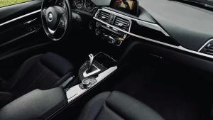 Black BMW 318 2019 in Riga, with an engine capacity of 2.00 L and mileage of 131 thousand km for 15400 €, photo 12 on AUTOMOTO.COM.LV