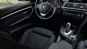Black BMW 318 2019 in Riga, with an engine capacity of 2.00 L and mileage of 131 thousand km for 15400 €, photo 15 on AUTOMOTO.COM.LV
