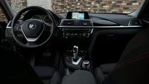 Black BMW 318 2019 in Riga, with an engine capacity of 2.00 L and mileage of 131 thousand km for 15400 €, photo 16 on AUTOMOTO.COM.LV