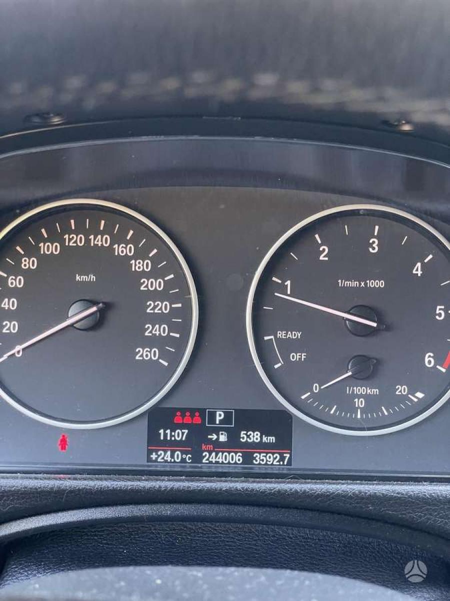 Black BMW 318 2019 in Riga, with an engine capacity of 1.80 L and mileage of 244 thousand km for 9500 €, photo 4 on AUTOMOTO.COM.LV