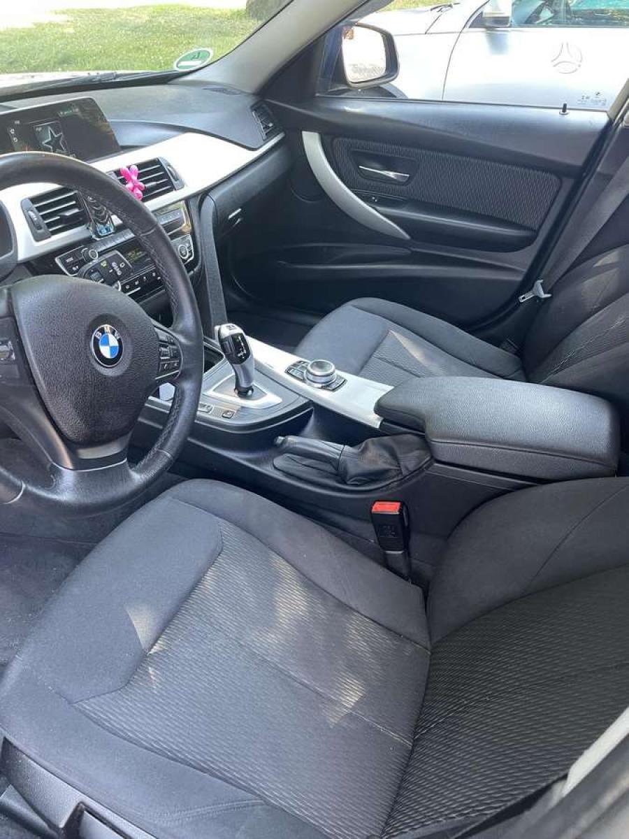 Black BMW 318 2019 in Riga, with an engine capacity of 1.80 L and mileage of 244 thousand km for 9500 €, photo 5 on AUTOMOTO.COM.LV