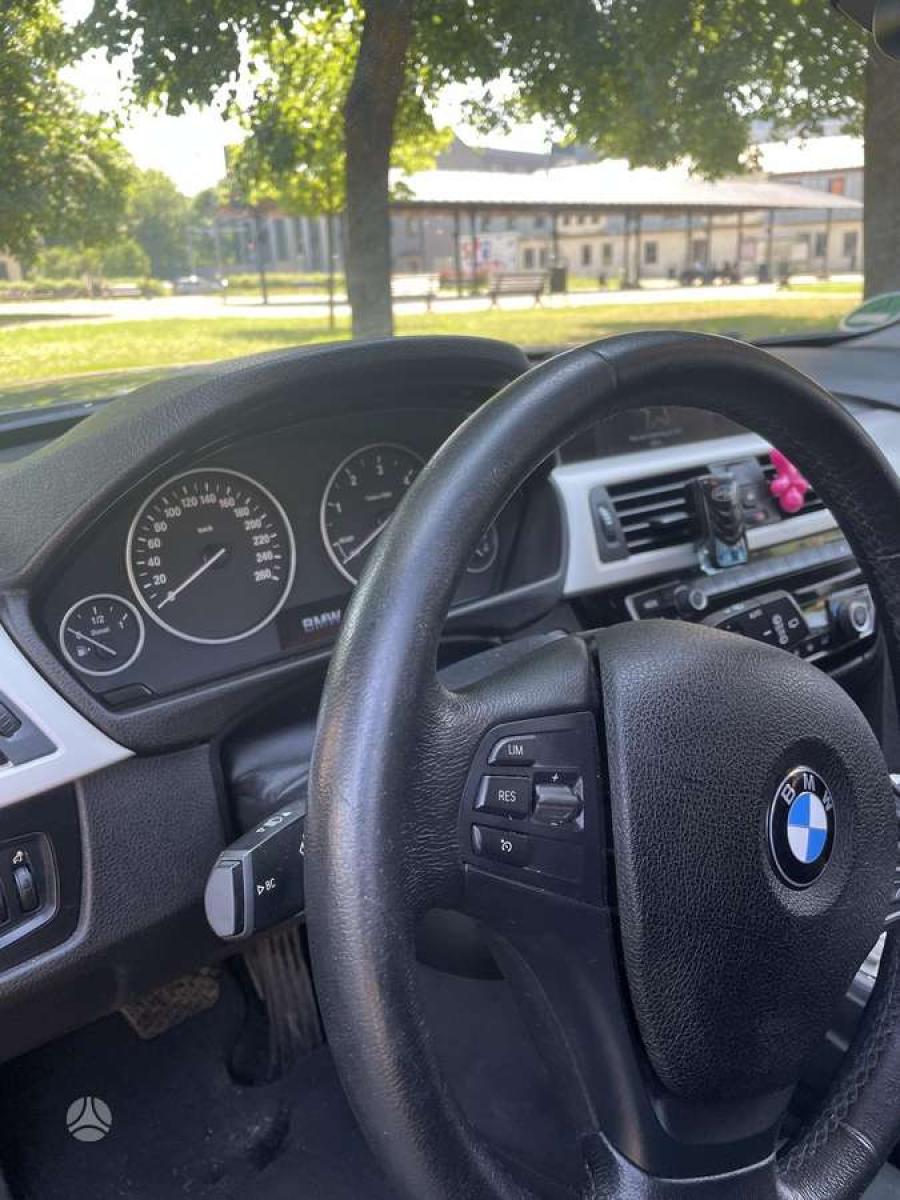 Black BMW 318 2019 in Riga, with an engine capacity of 1.80 L and mileage of 244 thousand km for 9500 €, photo 6 on AUTOMOTO.COM.LV