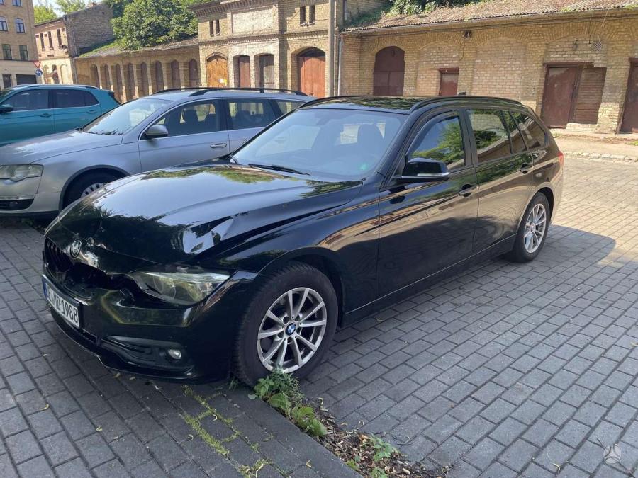Black BMW 318 2019 in Riga, with an engine capacity of 1.80 L and mileage of 244 thousand km for 9500 €, photo 11 on AUTOMOTO.COM.LV