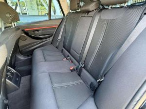 Black BMW 318 2019 in Vilnius, with an engine capacity of 2.00 L and mileage of 281 thousand km for 10900 €, photo 15 on AUTOMOTO.COM.LV