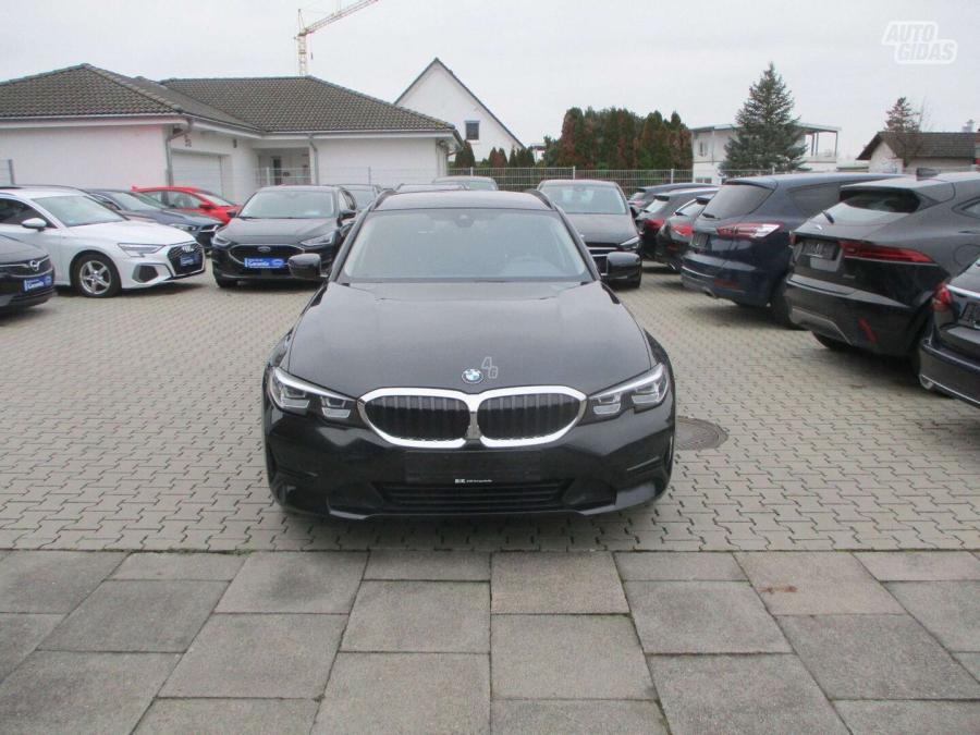 Black BMW 318 2020 in Kaunas, with an engine capacity of 2.00 L and mileage of 44 thousand km for 24840 €, photo 3 on AUTOMOTO.COM.LV