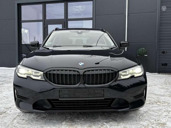 Black BMW 318 2020 in Utena, with an engine capacity of 2.00 L and mileage of 255 thousand km for 16500 €, photo 1 on AUTOMOTO.COM.LV