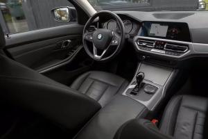 Melns BMW 318 2020 Jelgava, ar dzinēja tilpumu 2.00 L un nobraukumu 189 tūkst. km par 17500 €, foto 8 vietnē AUTOMOTO.COM.LV