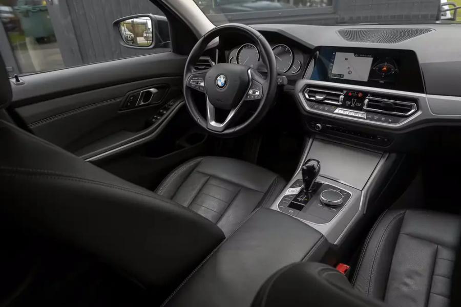 Melns BMW 318 2020 Jelgava, ar dzinēja tilpumu 2.00 L un nobraukumu 189 tūkst. km par 17500 €, foto 8 vietnē AUTOMOTO.COM.LV