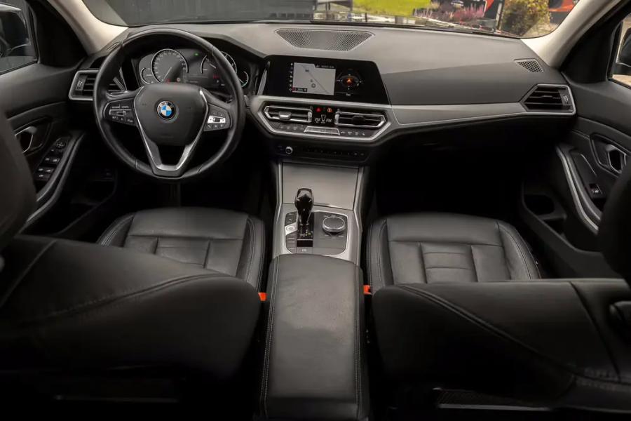 Melns BMW 318 2020 Jelgava, ar dzinēja tilpumu 2.00 L un nobraukumu 189 tūkst. km par 17500 €, foto 9 vietnē AUTOMOTO.COM.LV