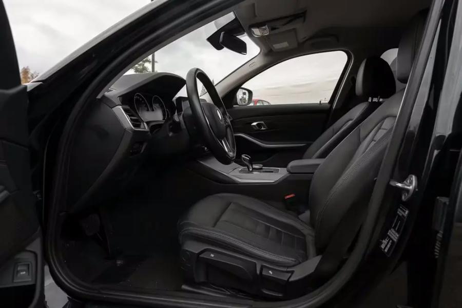 Melns BMW 318 2020 Jelgava, ar dzinēja tilpumu 2.00 L un nobraukumu 189 tūkst. km par 17500 €, foto 12 vietnē AUTOMOTO.COM.LV