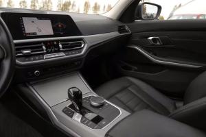 Melns BMW 318 2020 Jelgava, ar dzinēja tilpumu 2.00 L un nobraukumu 189 tūkst. km par 17500 €, foto 14 vietnē AUTOMOTO.COM.LV