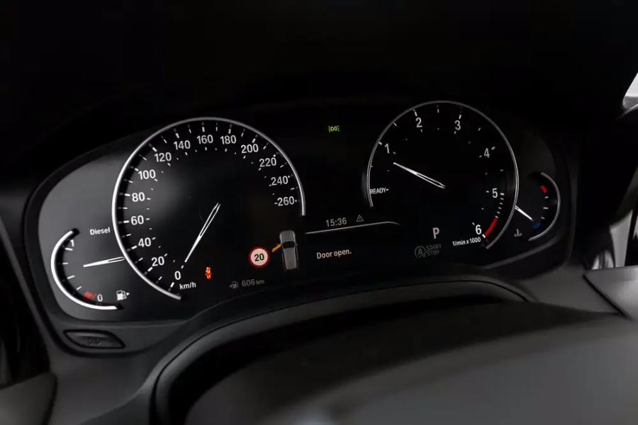 Melns BMW 318 2020 Jelgava, ar dzinēja tilpumu 2.00 L un nobraukumu 189 tūkst. km par 17500 €, foto 15 vietnē AUTOMOTO.COM.LV