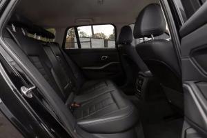 Melns BMW 318 2020 Jelgava, ar dzinēja tilpumu 2.00 L un nobraukumu 189 tūkst. km par 17500 €, foto 21 vietnē AUTOMOTO.COM.LV