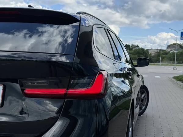Black BMW 318 2020 in Rezekne, with an engine capacity of 2.00 L and mileage of 178 thousand km for 19990 €, photo 8 on AUTOMOTO.COM.LV