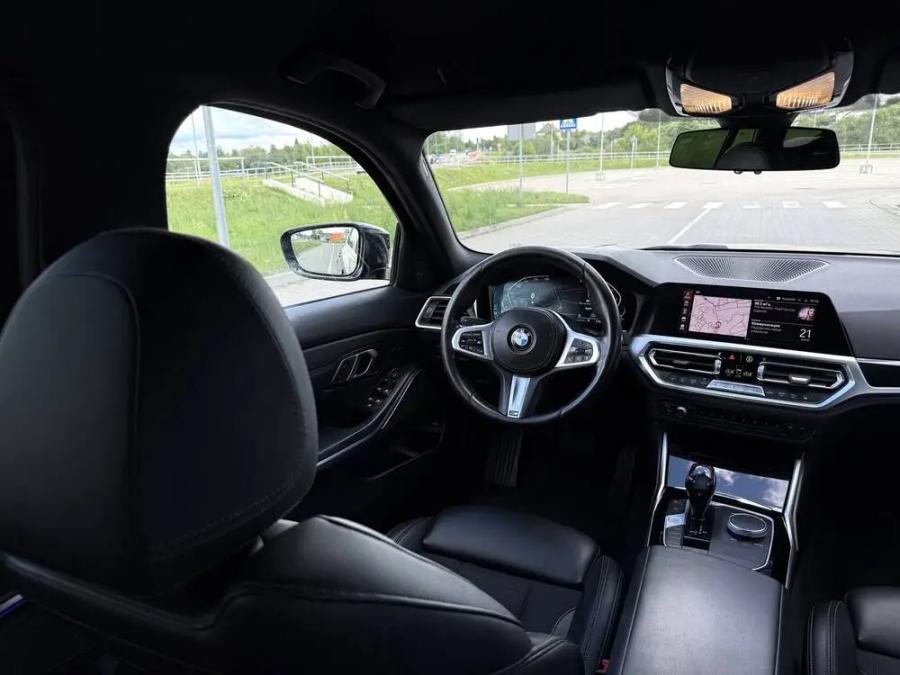 Black BMW 318 2020 in Rezekne, with an engine capacity of 2.00 L and mileage of 178 thousand km for 19990 €, photo 16 on AUTOMOTO.COM.LV