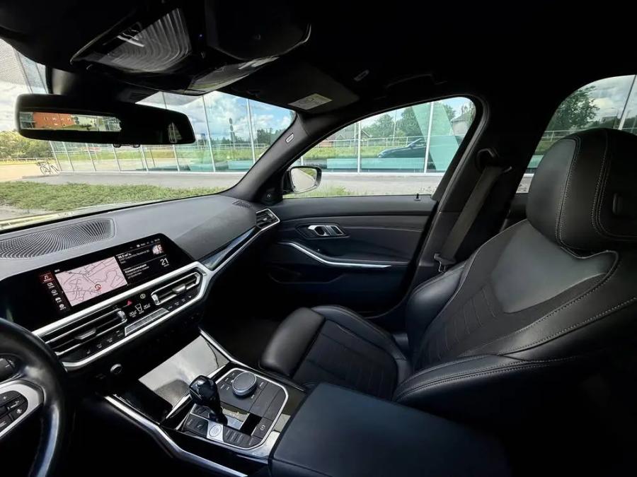 Black BMW 318 2020 in Rezekne, with an engine capacity of 2.00 L and mileage of 178 thousand km for 19990 €, photo 17 on AUTOMOTO.COM.LV