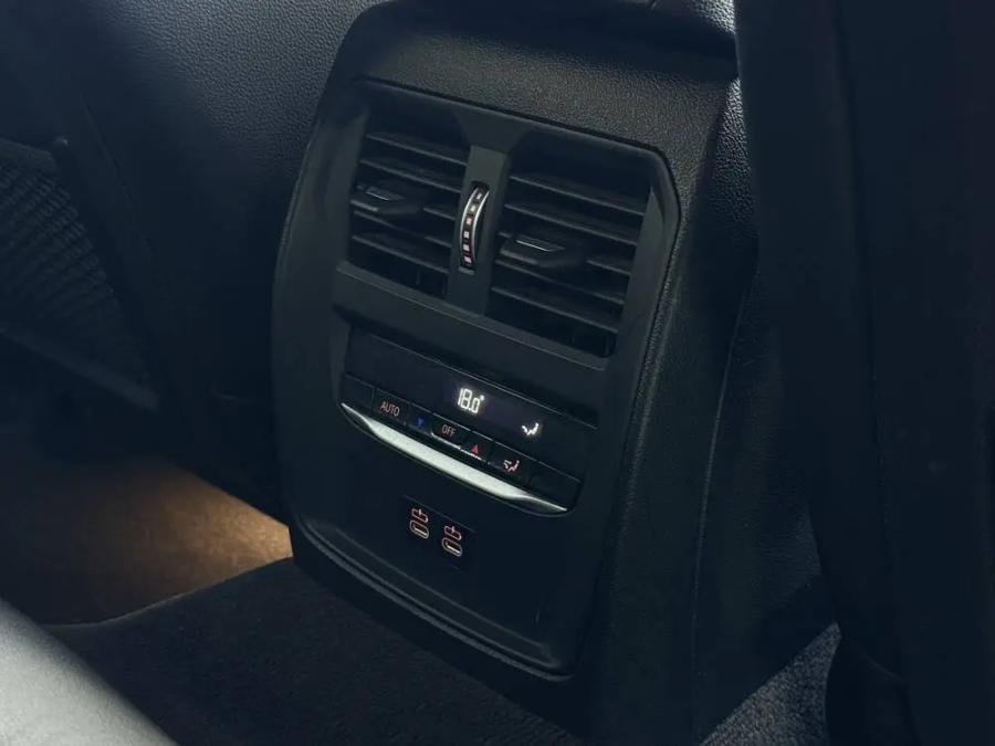 Black BMW 318 2020 in Rezekne, with an engine capacity of 2.00 L and mileage of 178 thousand km for 19990 €, photo 24 on AUTOMOTO.COM.LV