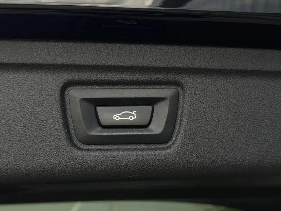 Black BMW 318 2020 in Rezekne, with an engine capacity of 2.00 L and mileage of 178 thousand km for 19990 €, photo 25 on AUTOMOTO.COM.LV